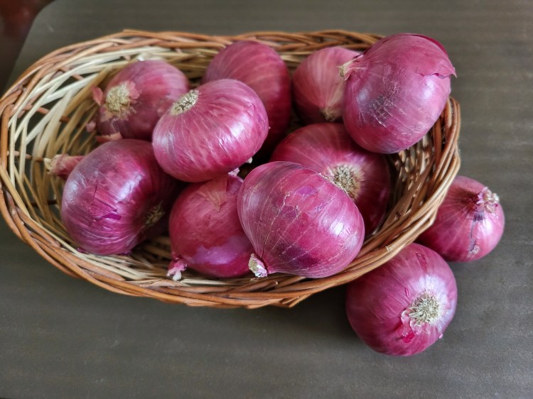 Layer by Layer: Uncover the Onion’s Secrets! – Dal On The Table